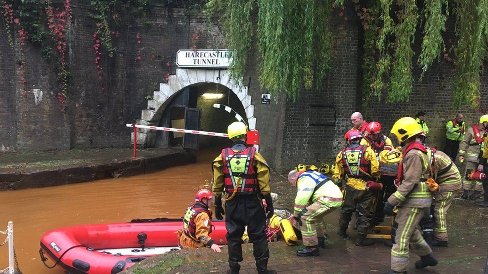 Burglary suspect in Harecastle Canal Tunnel rescue - BBC News
