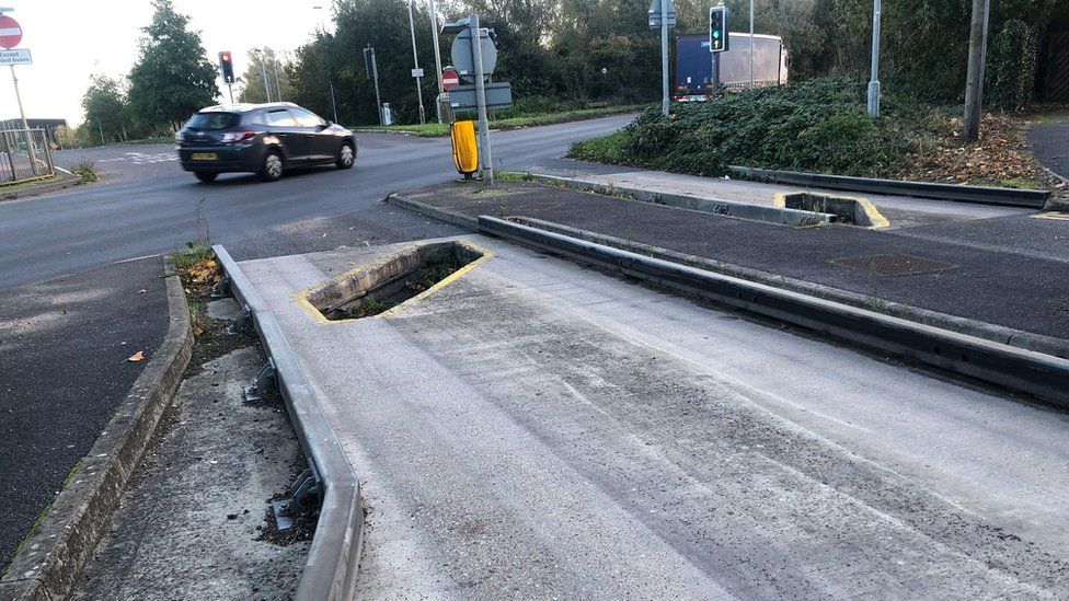 St Ives: New car hole trap signs installed to prevent incidents - BBC News