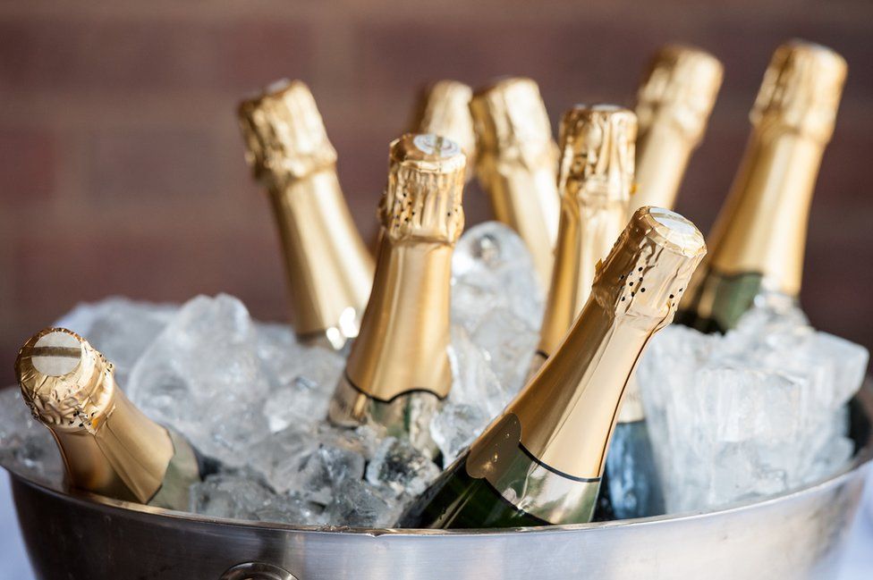 Ateb y Galw: Yr actores Elin Harries - BBC Cymru Fyw