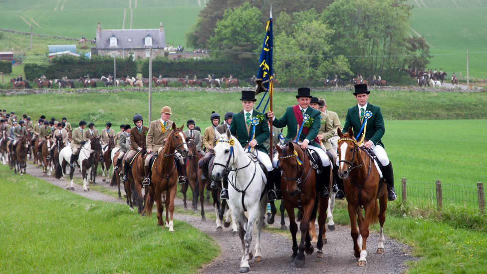 Hawick kicks off Common Riding season - BBC News
