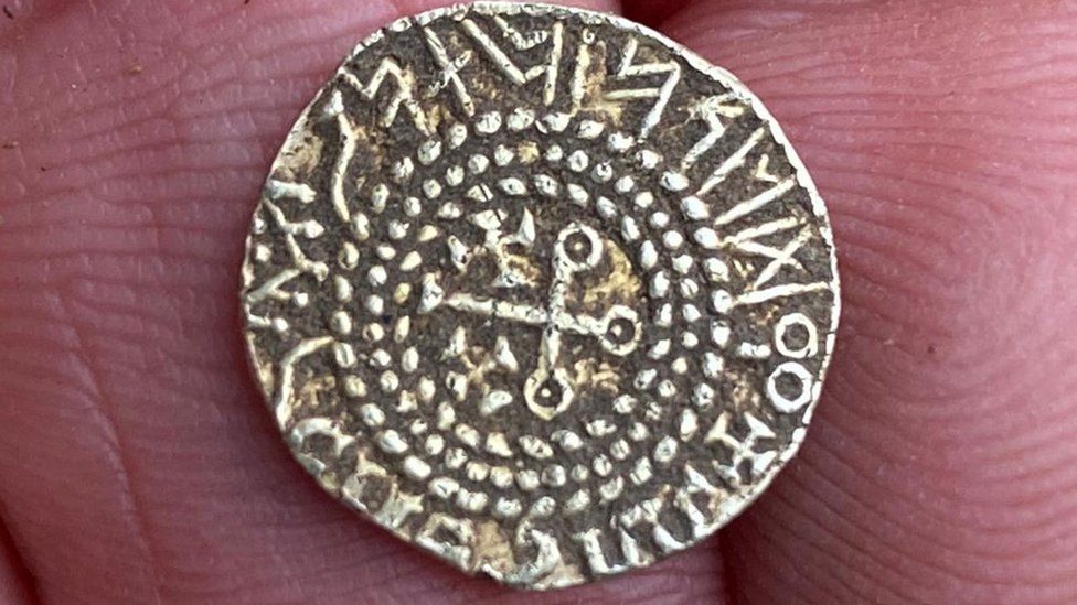 Haslingfield Anglo-Saxon coin discovered in field to be sold - BBC News