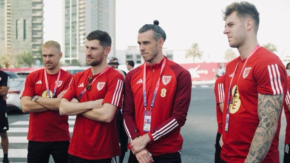 Siom taith car trydan i Qatar er siwrne 'anhygoel' - BBC Cymru Fyw