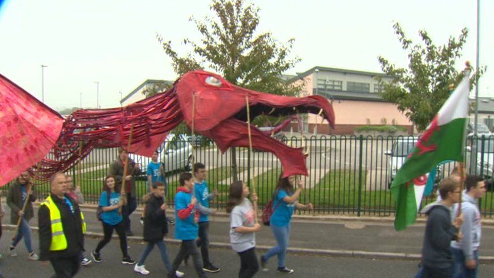 Urdd Eisteddfod celebrates highest attendance since 2012 - BBC News