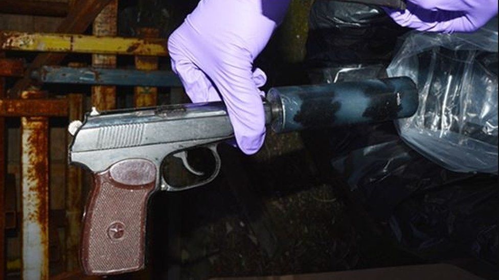 Sheffield gang sentenced over weapons and drugs haul - BBC News