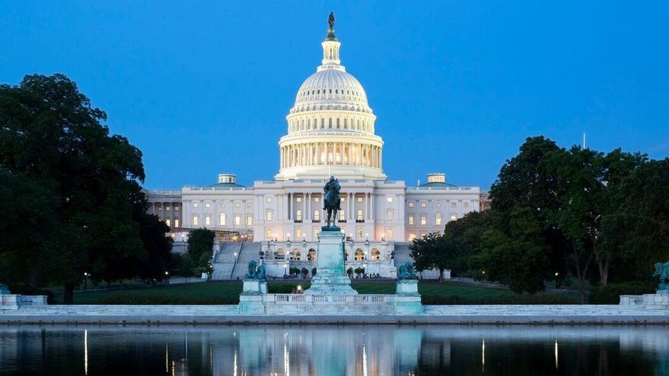US Congress: Republicans vote to limit ethics body - BBC News