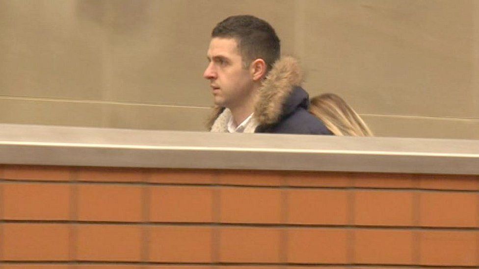 Leeds teacher caught by paedophile hunters - BBC News