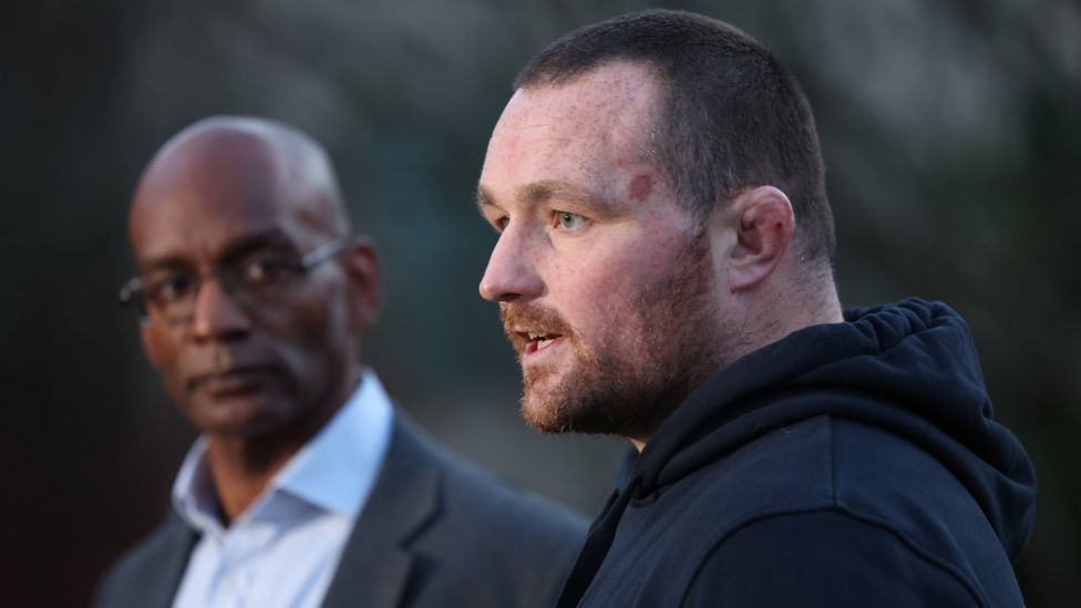 Jamie Roberts: Former rugby star appeals for lost jerseys - BBC News