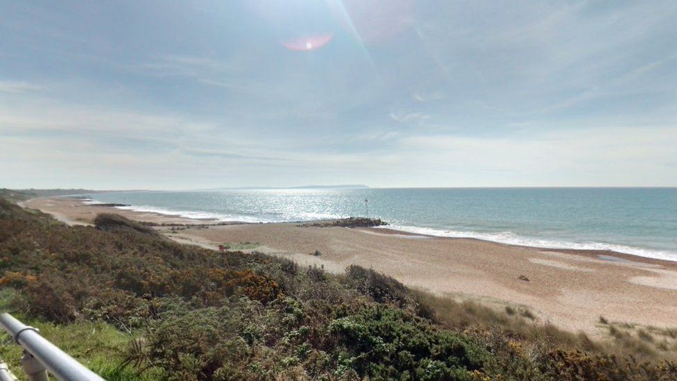 Highcliffe TV show beach huts put on hold - BBC News