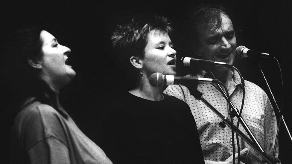 Covid: Folk music legends Carthy family appeal for pandemic help - BBC News