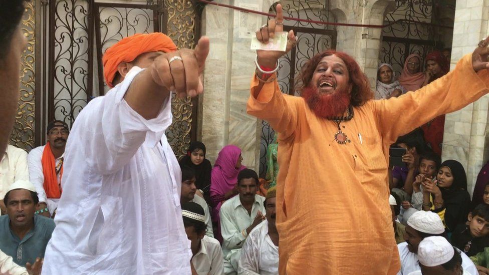 New stars emerge in Qawwali music dynasty in Pakistan - BBC News