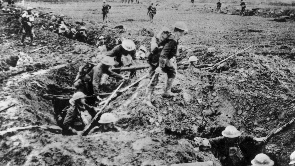 Pembrokeshire WW1 hero's medals up for auction - BBC News