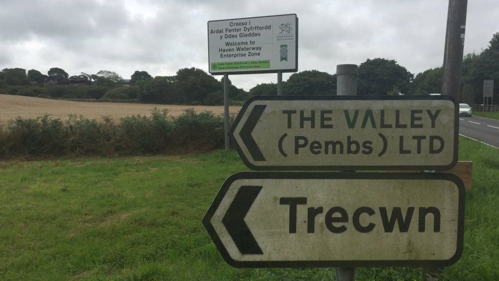 Galw am drafod dyfodol safle milwrol Trecwn, Sir Benfro - BBC Cymru Fyw