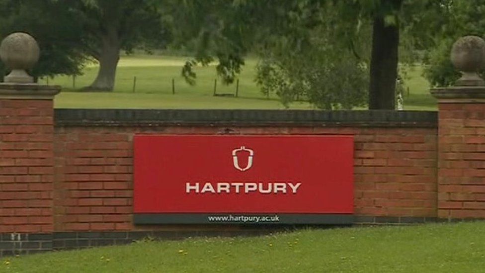 Hartpury says unvaccinated students cannot live on-site - BBC News