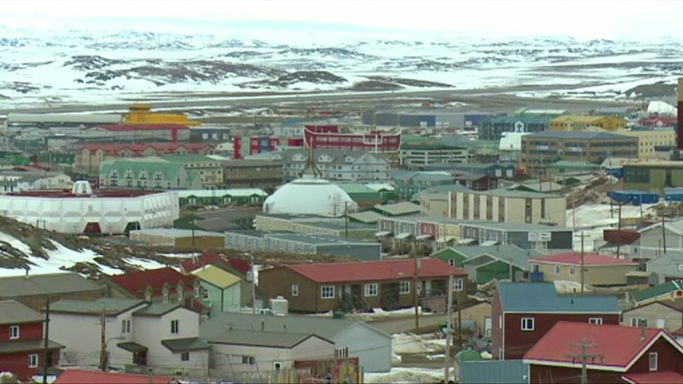 Blind in the Arctic: A survivor's guide to living in Nunavut - BBC News