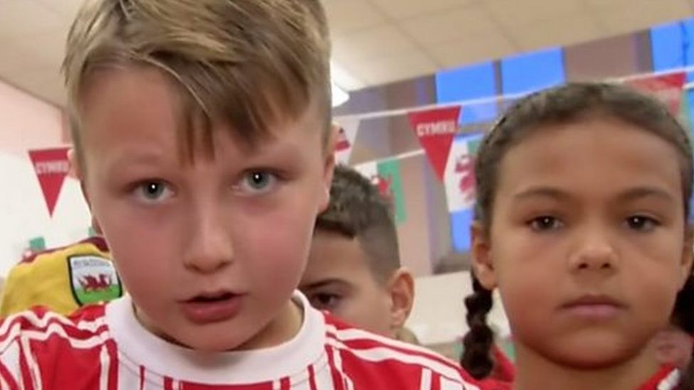 Wales fans heartbroken as England end World Cup dream - BBC News