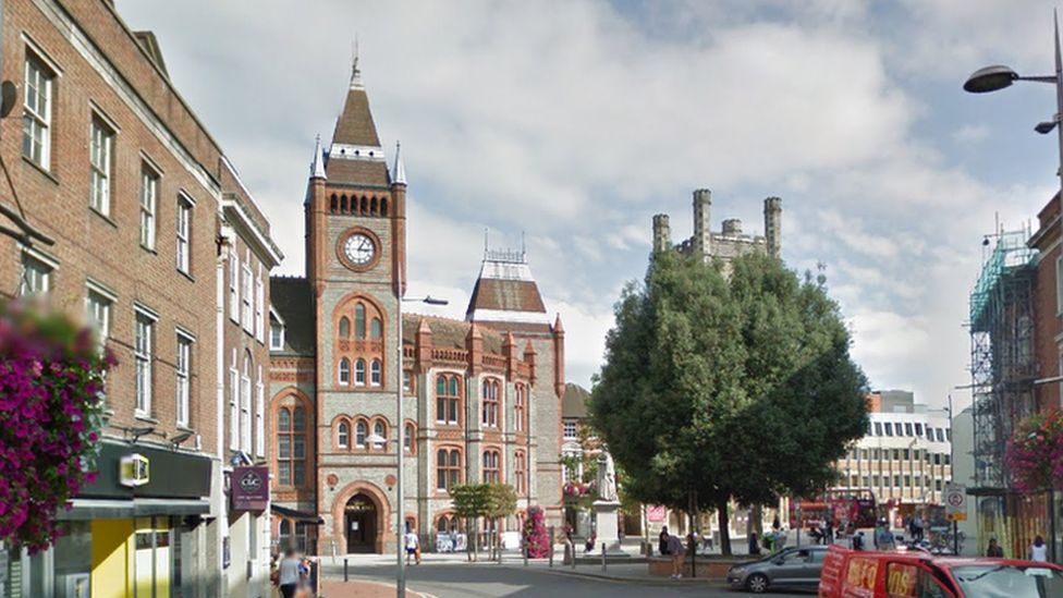 Malcolm Callender: Reading punch death man named by police - BBC News