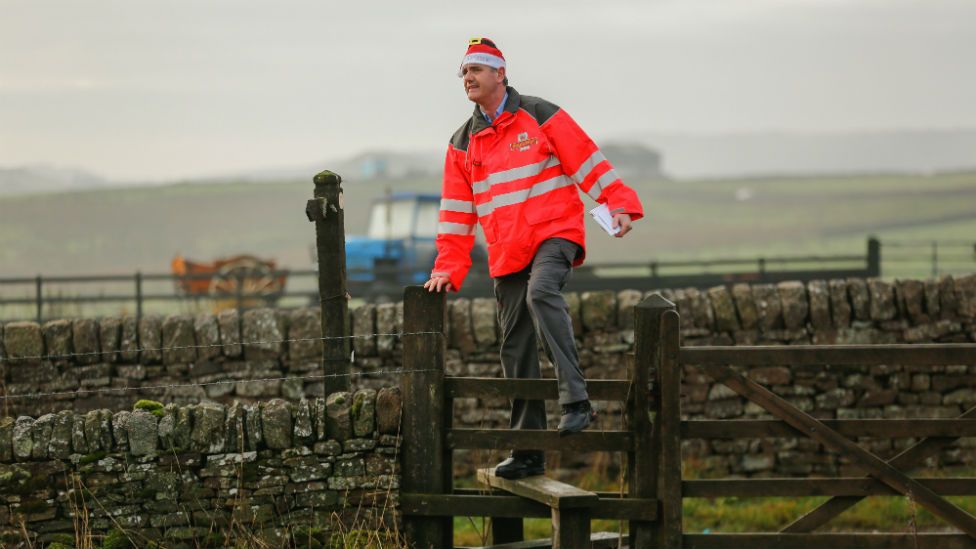 Delivering Christmas cards on England's highest mail round - BBC News