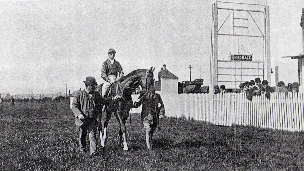 Redcar Races appeal for memories to celebrate 150th anniversary - BBC News