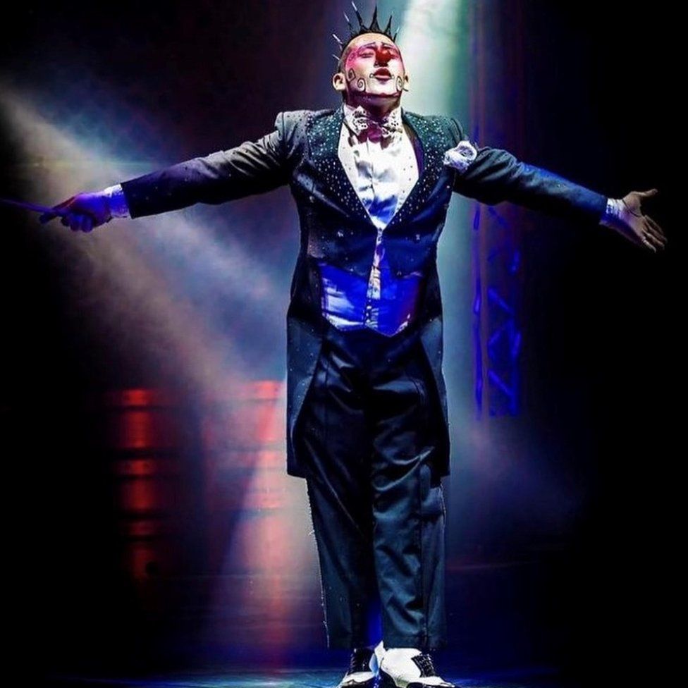 Circus artists in Southampton after escaping war in Ukraine - BBC News