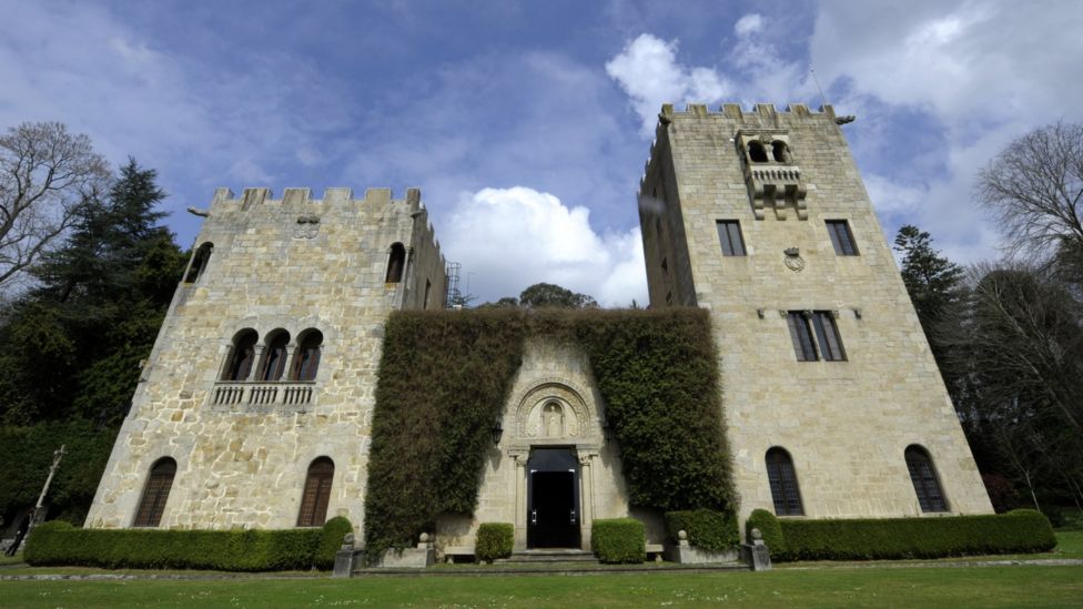 Spain paves way to remove Franco remains from mausoleum - BBC News