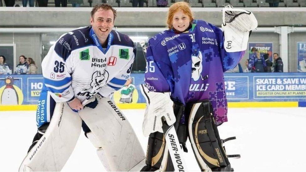 Bristol Pitbulls fan, 10, skating 50 miles for stricken netkeeper - BBC ...