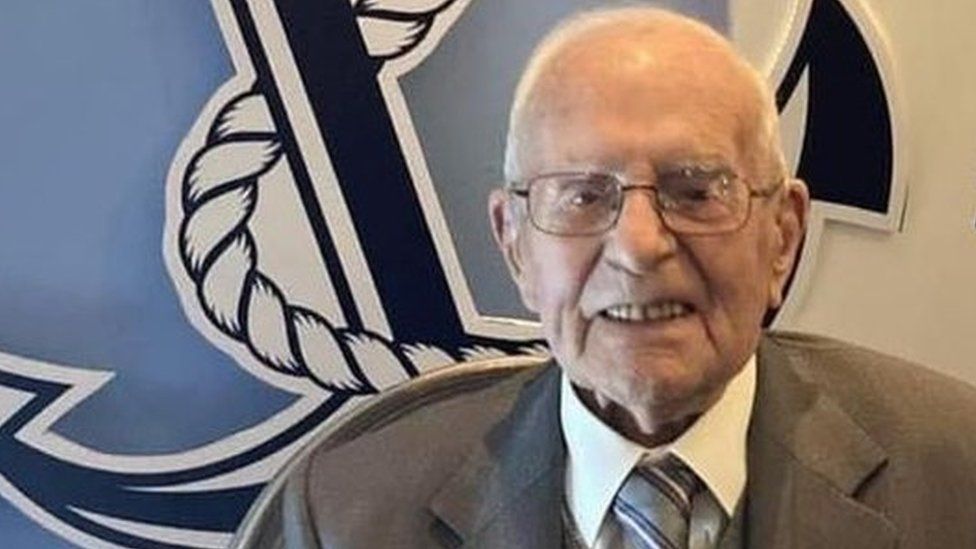 The People's Pantry bombing in Reading marked with service - BBC News