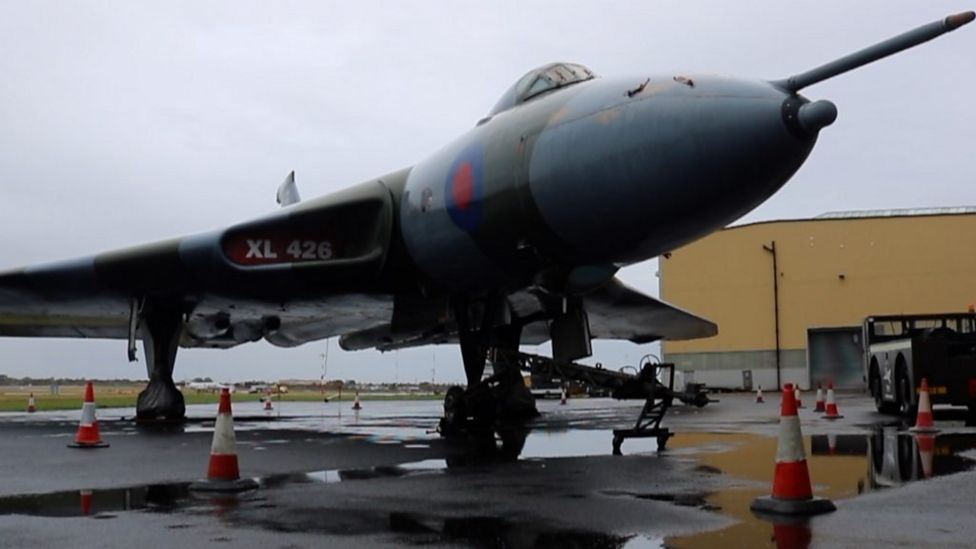 Southend: Homecoming flight for last Carvair cockpit - BBC News