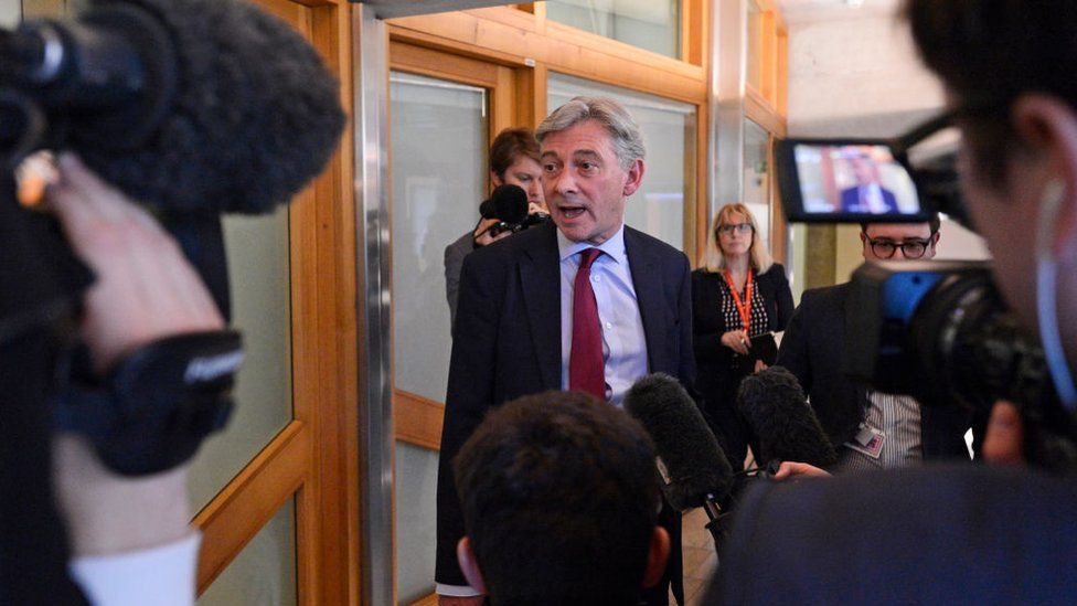 Two MSPs quit Scottish Labour front bench team - BBC News