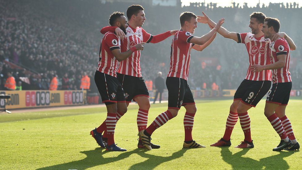 Celebrating Southampton fans turn post boxes into team shirts - BBC News