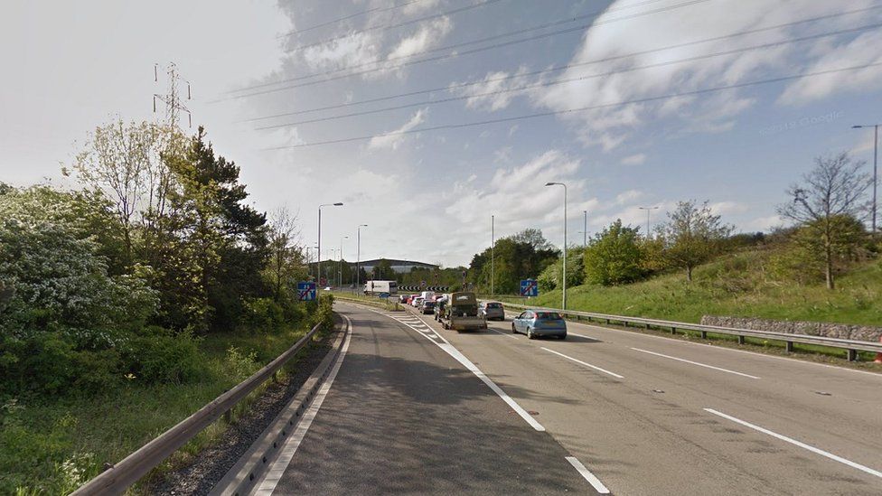 Leicestershire: Funding bid to ease congestion at M1 junction - BBC News