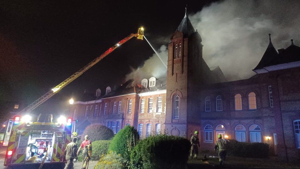 Southgate flat fire: Dozens of firefighters tackle blaze - BBC News