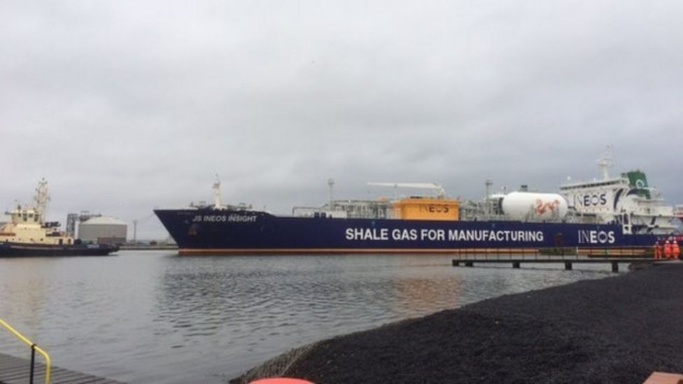 Shale gas ship arrives at Grangemouth after weather delay - BBC News