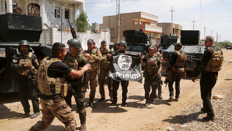 Iraqi forces 'recapture IS-held town of Hit' - BBC News