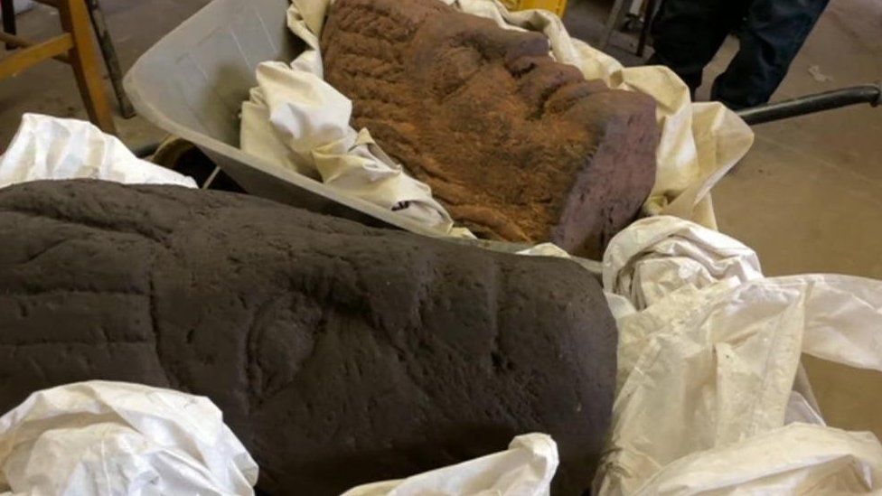 Carlisle Roman bathhouse excavation unearths sculptures and gems - BBC News