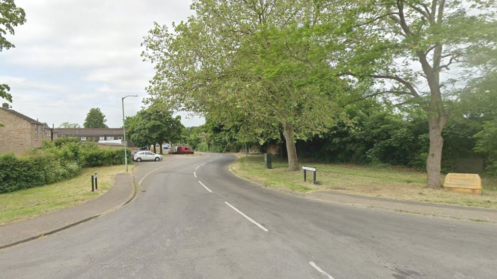 Great Cornard: Attempted murder arrest after man seriously hurt - BBC News