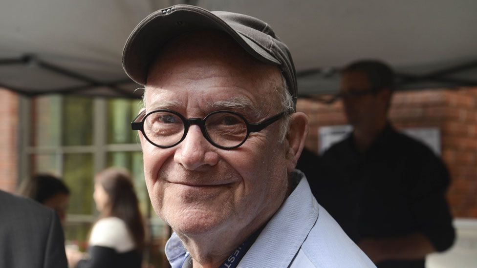 Buck Henry: Tributes paid to late screenwriter of The Graduate - BBC News