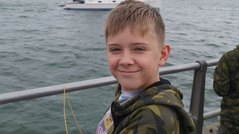 France campsite drowning: Jake Taylor 'ray of sunshine' - BBC News