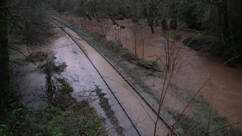 South west rail disruption continues after rain and flooding - BBC News