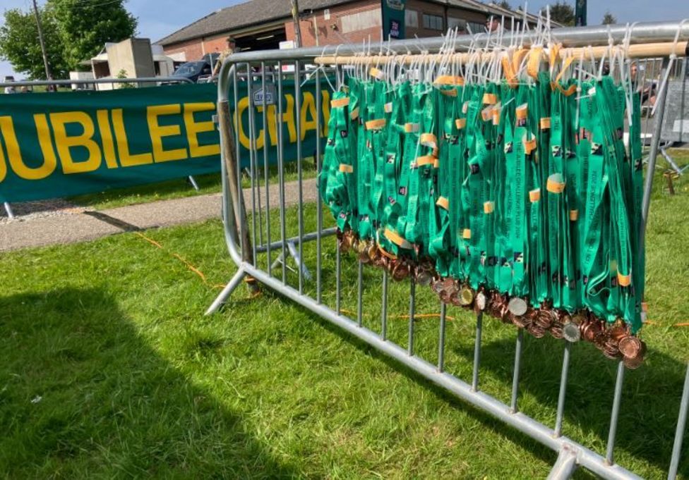 Ten Tors challengers cross the finish line on Dartmoor - BBC News