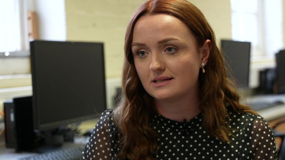 HMP Pentonville: How tea and cheesecake are helping young inmates - BBC ...