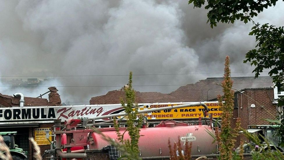 Newry: Firefighters tackle large fire at industrial estate - BBC News