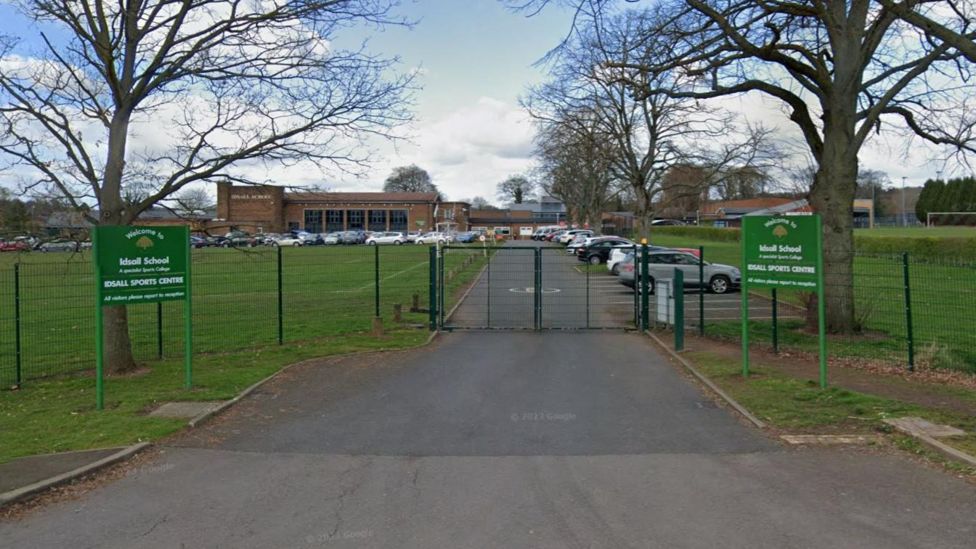 Idsall School improving but remains in special measures - BBC News