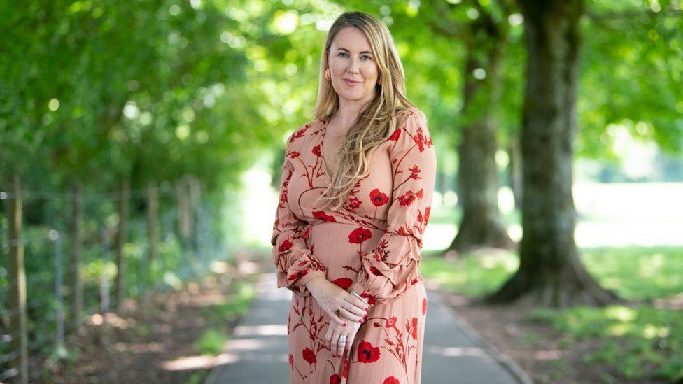 Cyfnewid offer a mannau gwefru ymysg addewidion gwyrdd CBDC - BBC Cymru Fyw