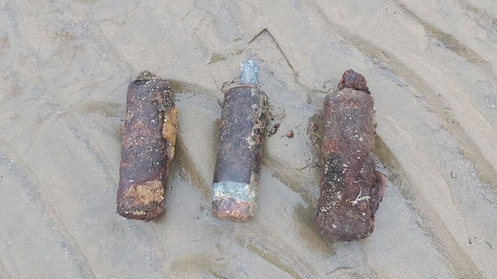 Unexploded WW2 mortar rounds destroyed at Walton beach - BBC News