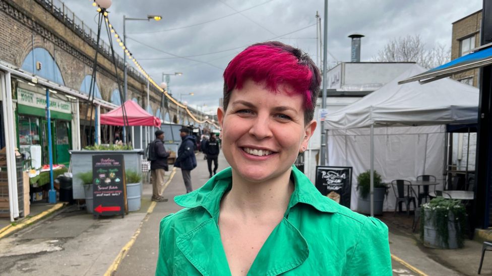 London mayor election: Final push in race for City Hall - BBC News