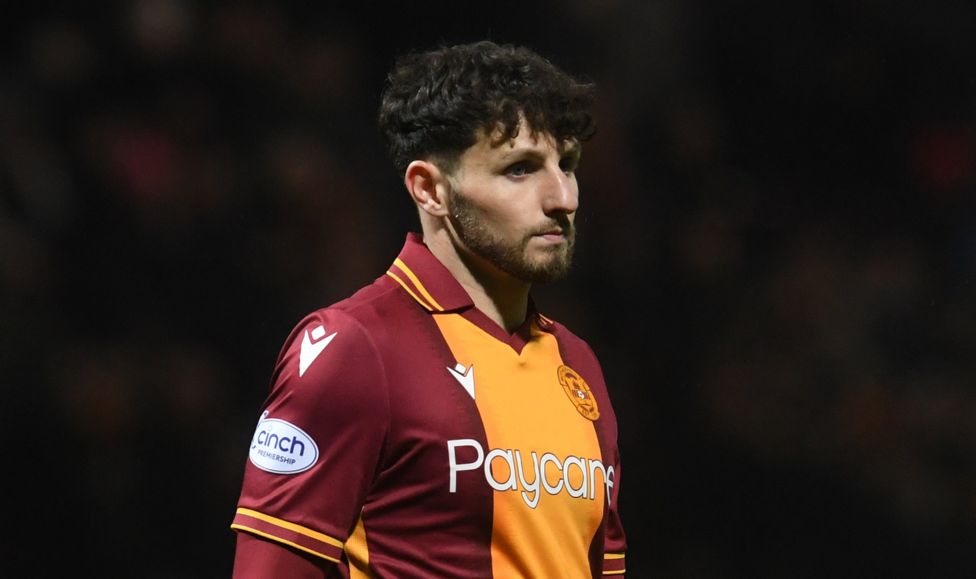 Matt Penney joins Charlton rather than return to Motherwell - BBC Sport