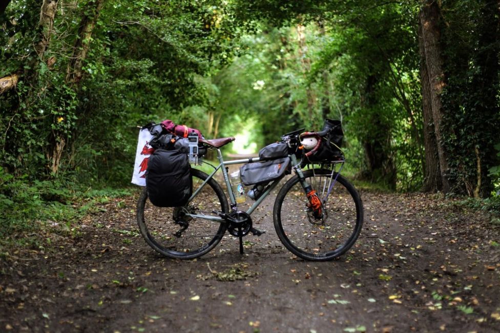 3 llun: Lluniau pwysicaf Dafydd Lennon - BBC Cymru Fyw