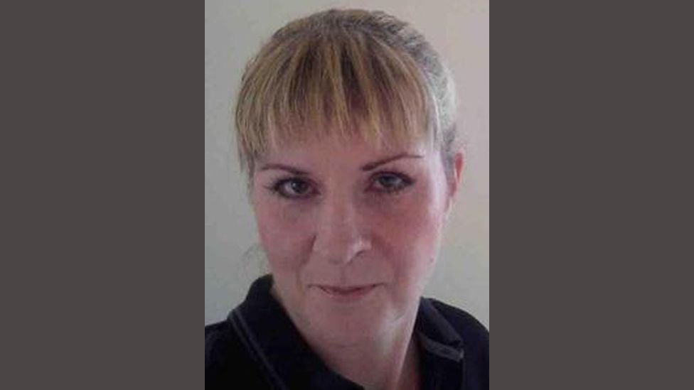 Man arrested over Jennifer Edwards' death in Kirkcaldy - BBC News