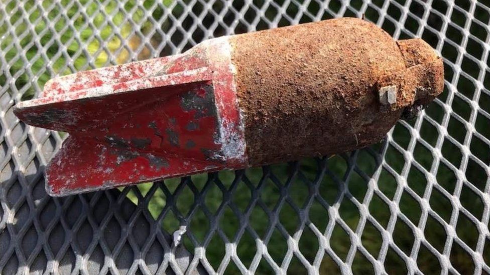 Bristol WW2 bomb blown up on playing fields - BBC News