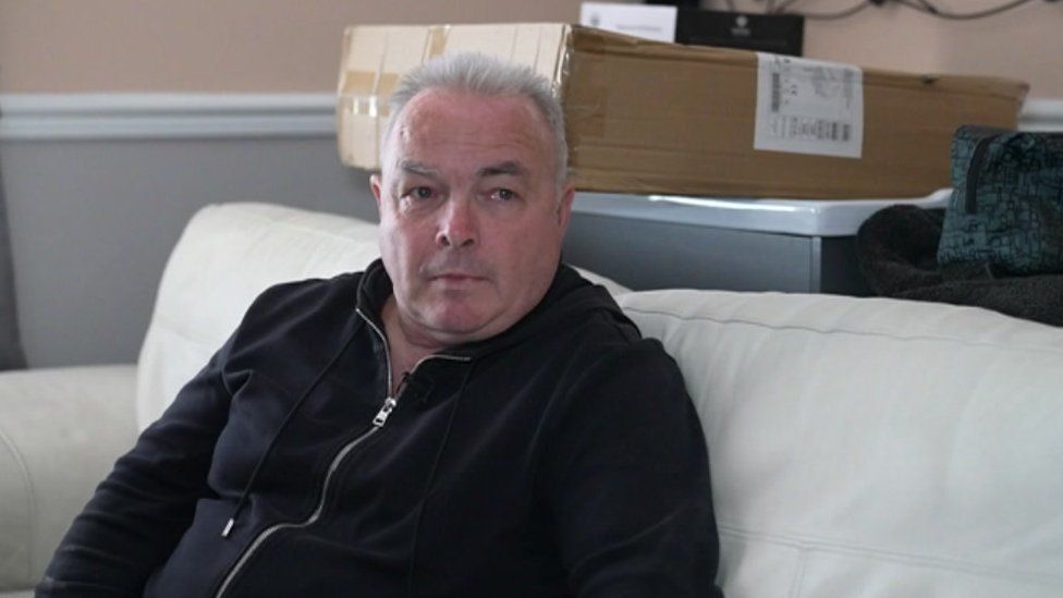 Fault leaves sewage trapped under disabled Coventry man's flat - BBC News